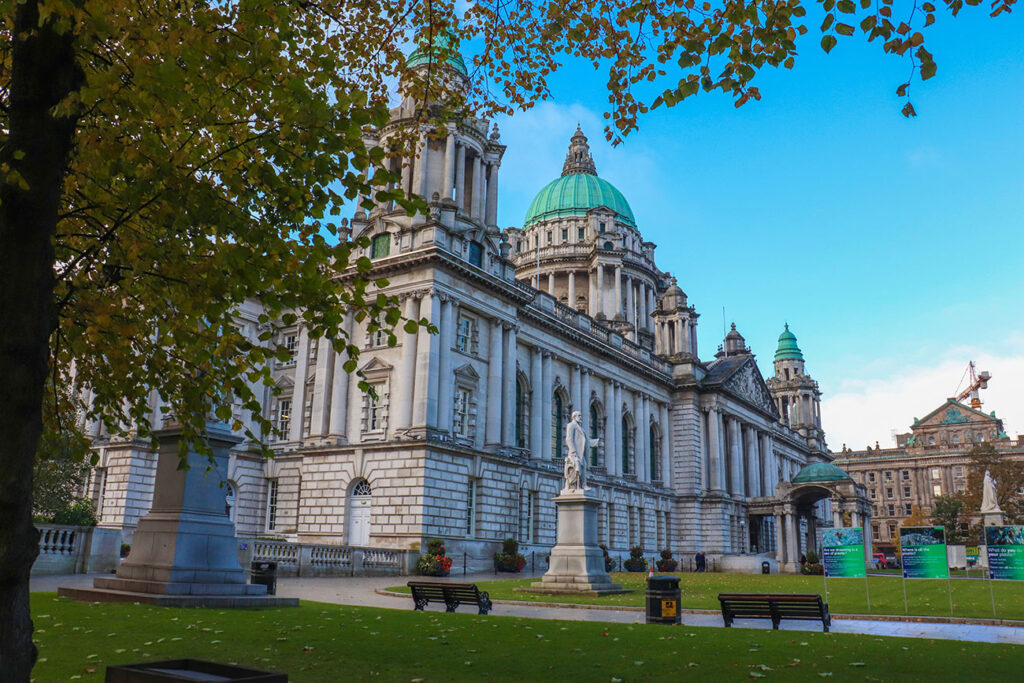 Belfast - en rejseguide med rejsetips til Nordirlands hovedstad
